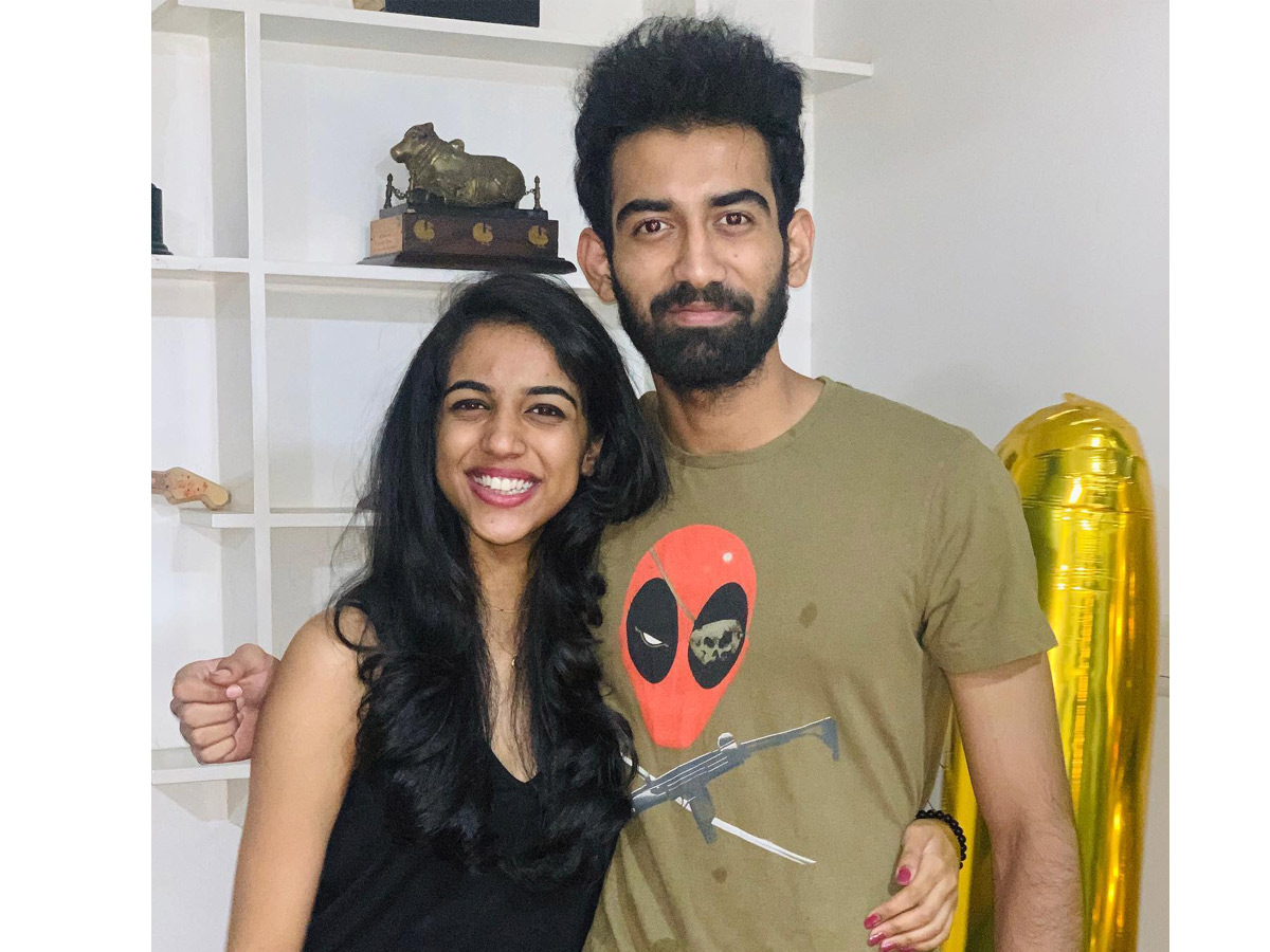 టాలీవుడ్ ఎంట్రీకి సిద్ధమైన సింగర్ సునీత తనయుడు.. ఫోటోలు వైరల్ | Singer sunitha Son Akash Grand ...